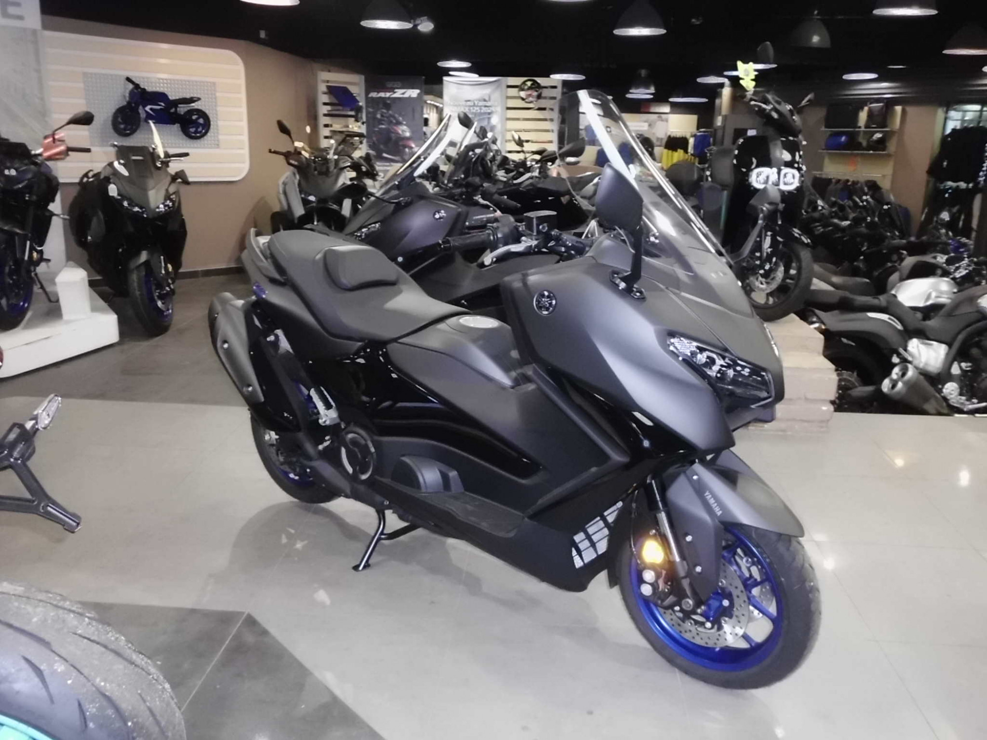 YAMAHA XP T-MAX 560 2025 560 cm3 | scooter | 690 km | Noir | 92500 Rueil malmaison